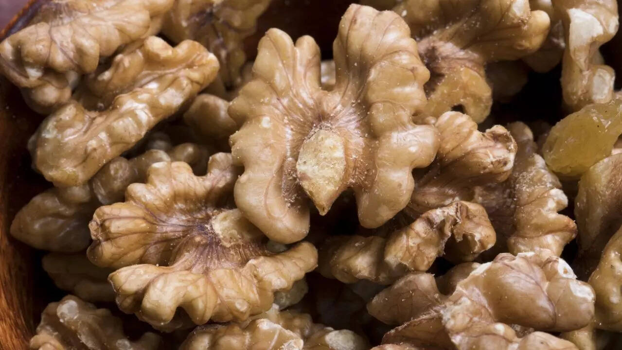 Eating too many walnuts can have these hidden side…