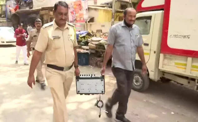 Mumbai: Hanuman Chalisa played on loudspeaker at MNS…