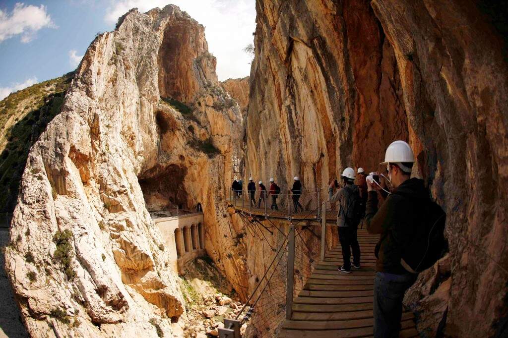 Dare, if you can: World’s scariest walkway to reopen in Spain