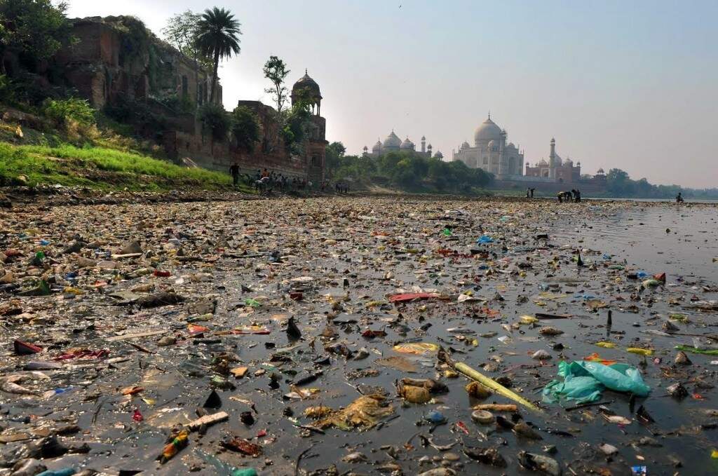 This is what ghats near Taj Mahal look like