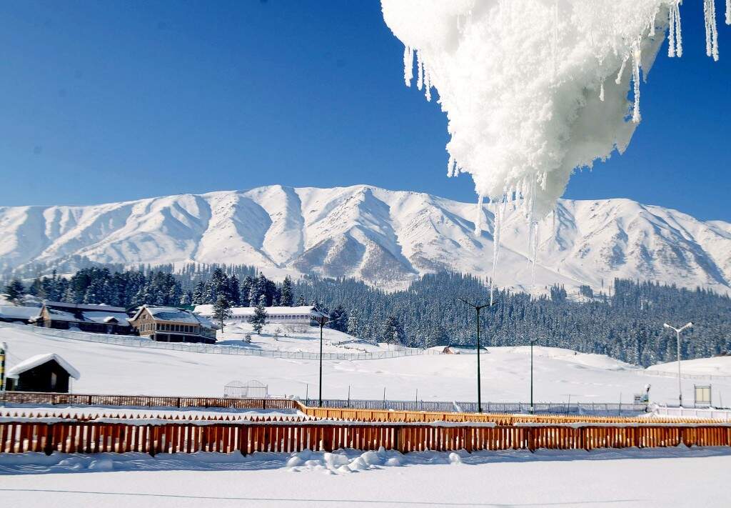 This is how heavenly Gulmarg looks like right now