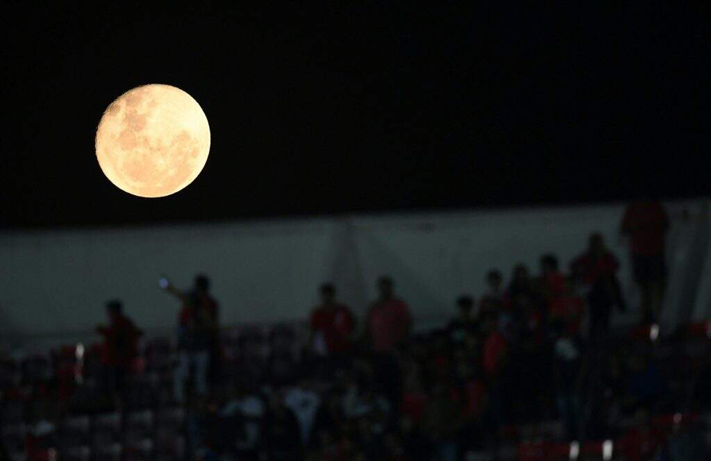 Why is the moon considered so romantic