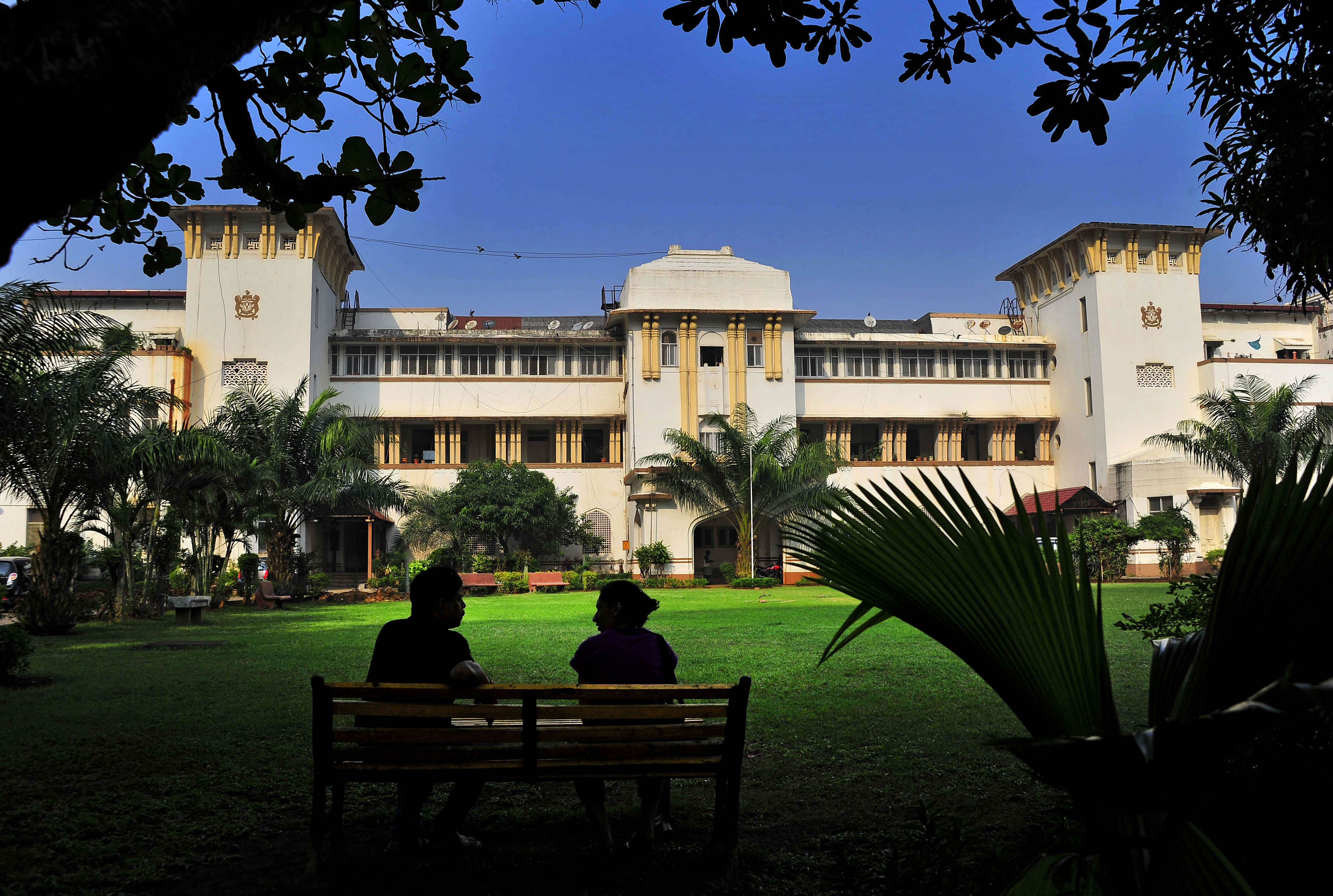 This Breach Candy palace evokes era of maharajas — and the nuclear ...