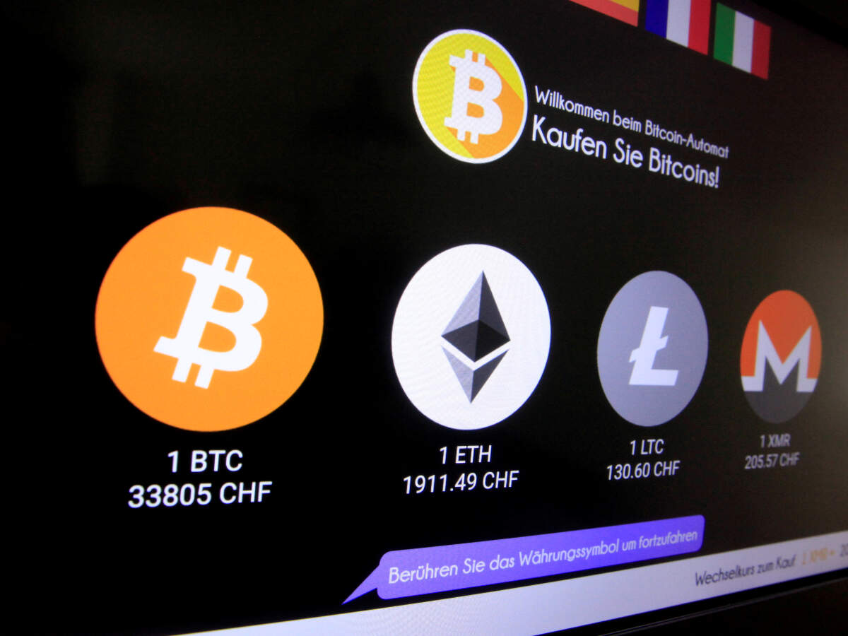 Why is the govt excited or apprehensive about Blockchain? A SWOT analysis