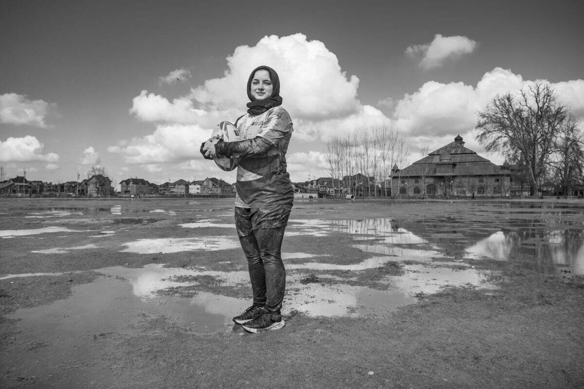 Magical monochromes of Kashmir Chromosomes