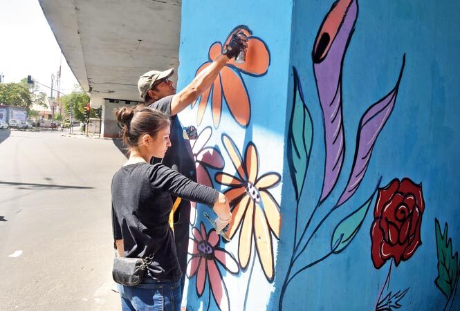 Delhi's Moolchand flyover gets an arty makeover | Delhi News - Times of ...
