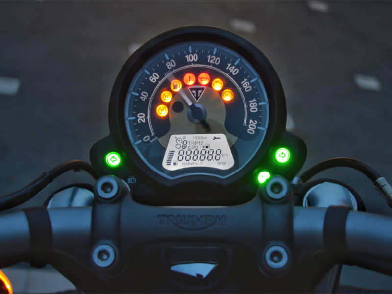 Bonneville: Triumph Bonneville Bobber Review: A British bike in ...