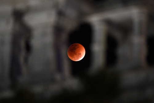 Total Lunar Eclipse 2018 Photos: Check the stunning pics of Super Blue ...