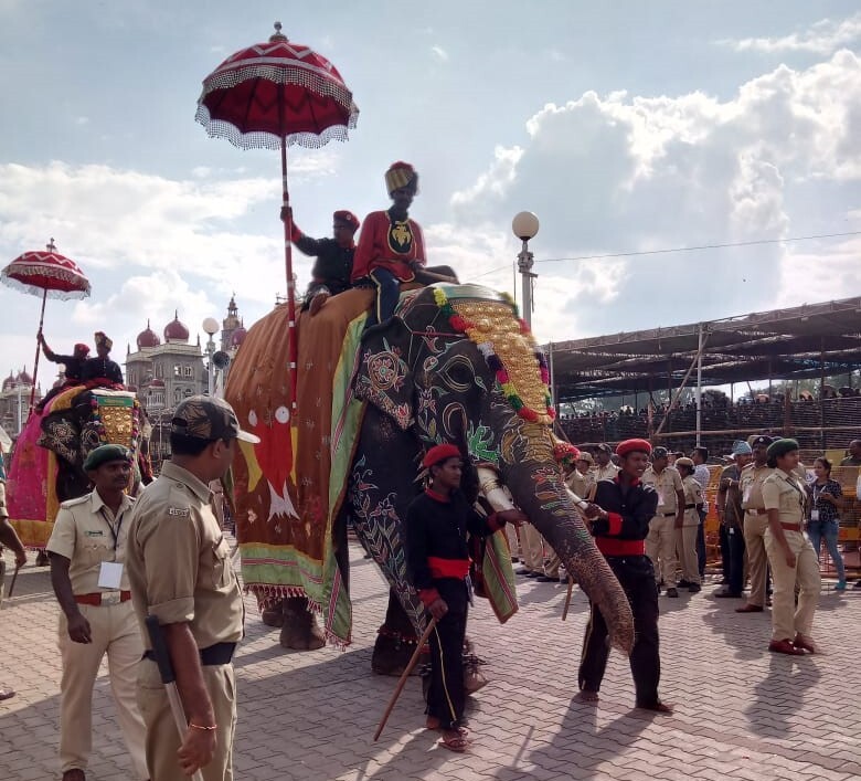 Mysore: Mysuru Dasara 2018 highlights: Crowds gather to watch a 750 kg ...