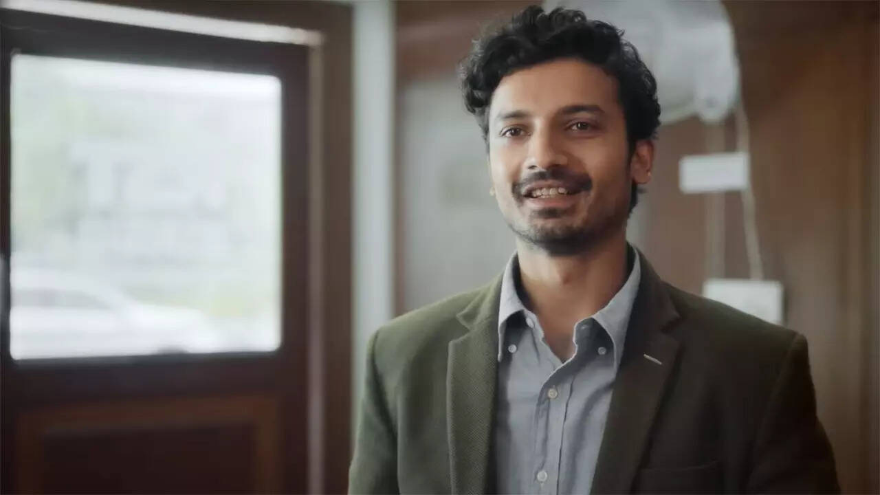 Shehar Lakhot Web Series: Review, Trailer, Star Cast, Songs, Actress ...