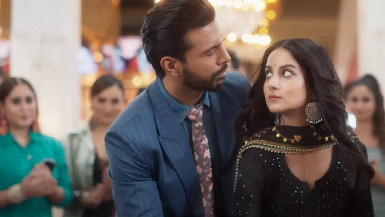 Badi Heroine Banti Hai Season 1 Review: An old rom-com story, presented ...