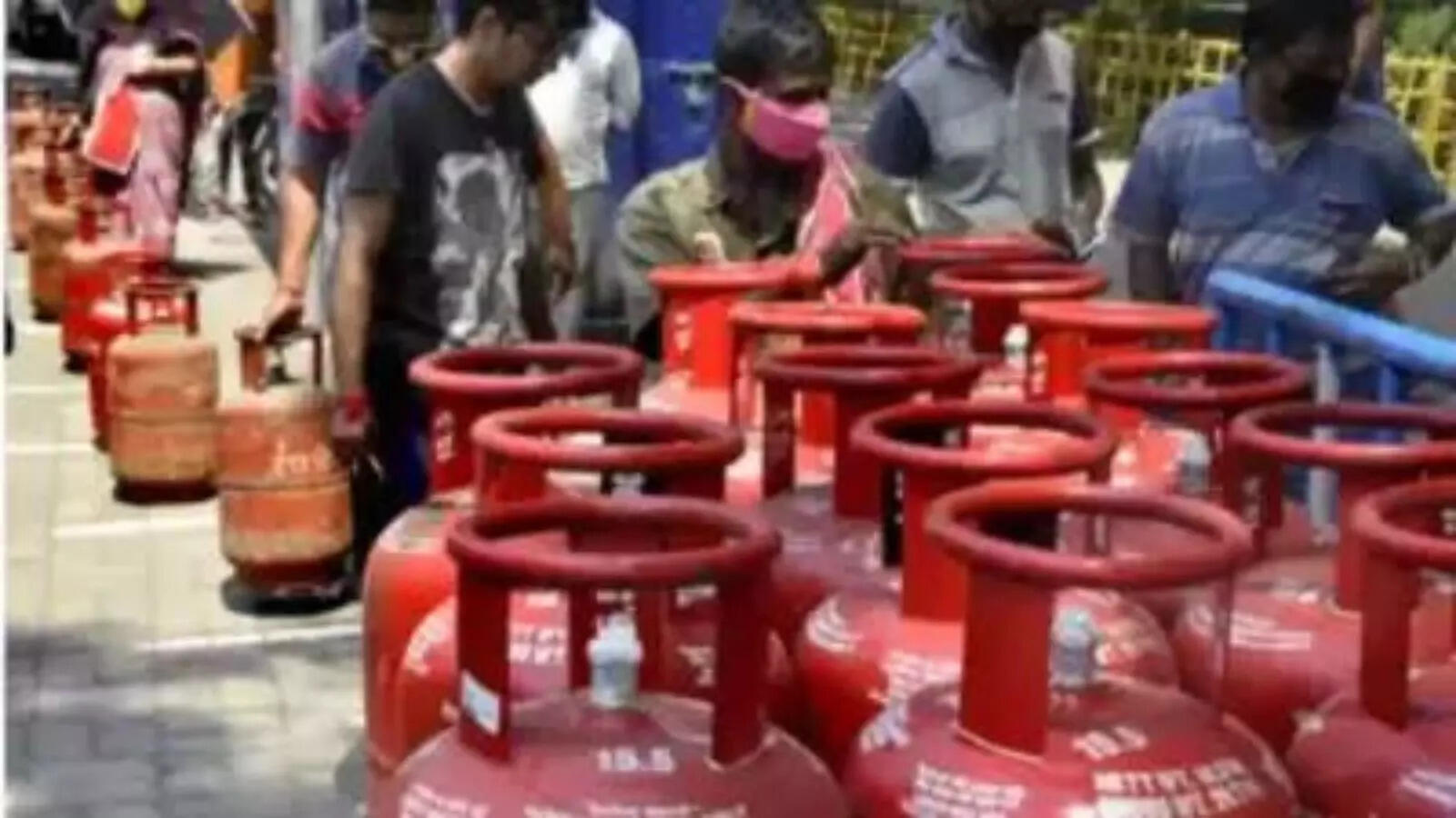 LPG Cylinders Now Available For ₹450 In This State: Here's How To Benefit