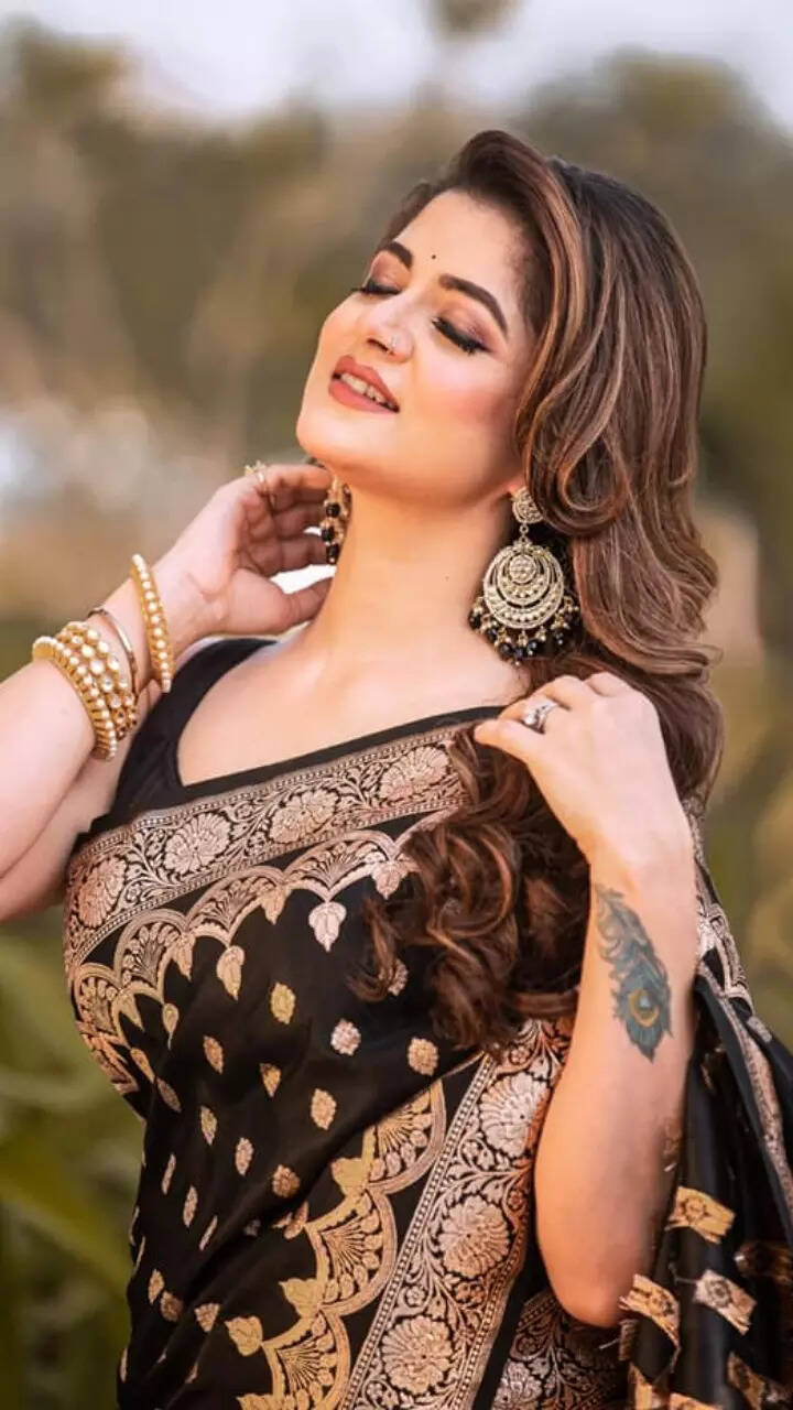 Srabanti Saree