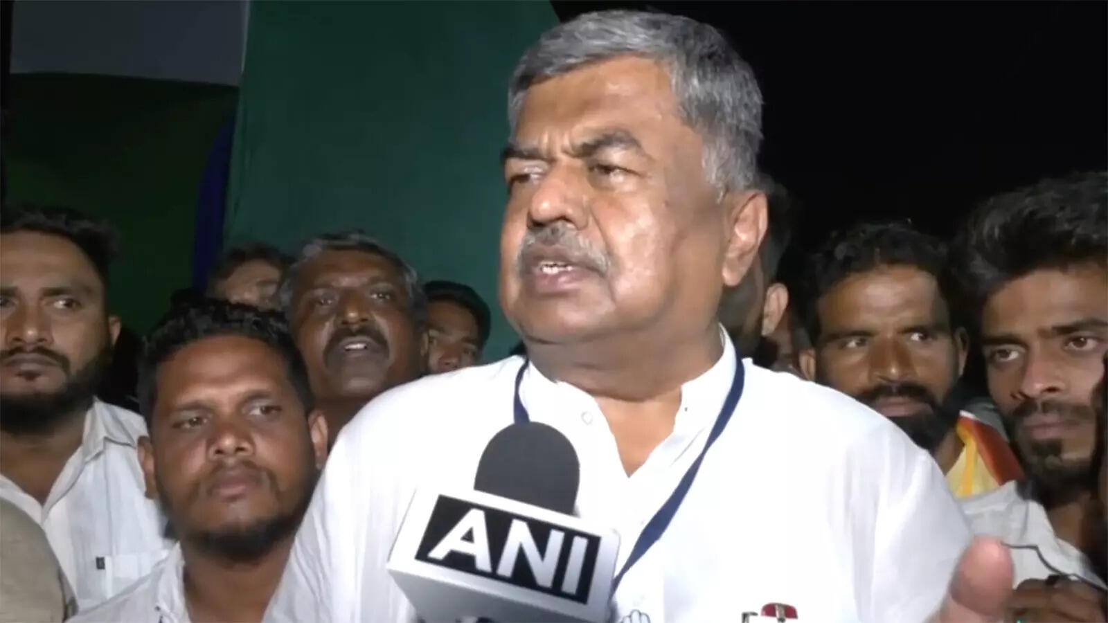 'EC should issue notice to PM Modi...' Congress' BK Hariprasad trains ...