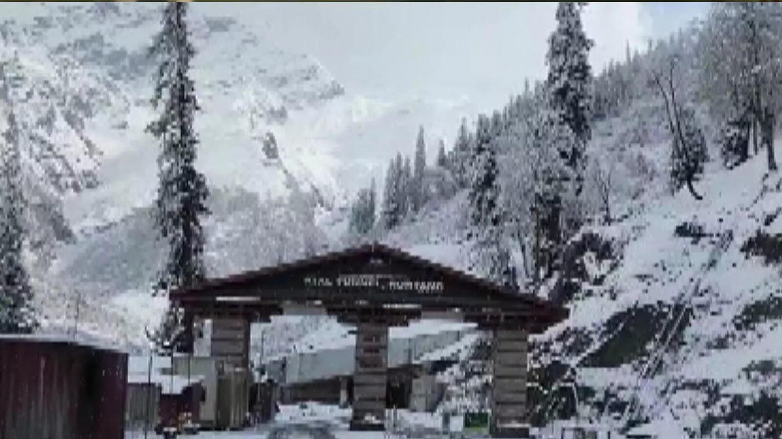 HP: Parts of Kullu receive fresh snowfall
