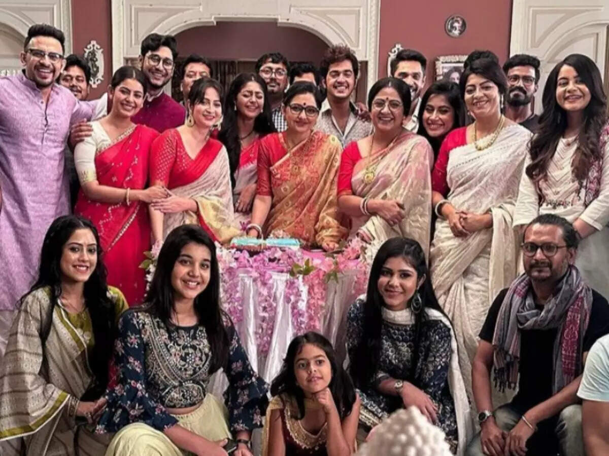 TV show ‘Gaatchora’ completes 500 episodes; team celebrates