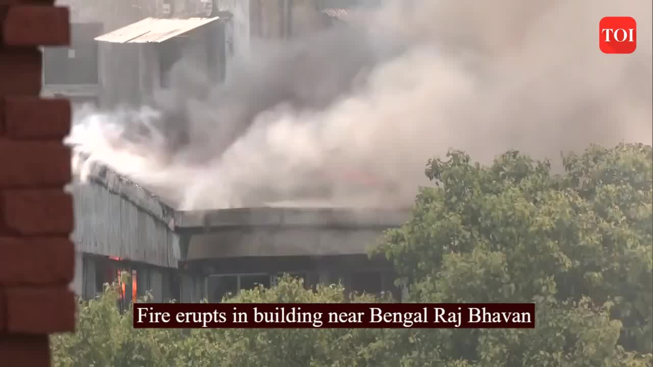 Major fire in building near Raj Bhavan, 15 tenders deployed to douse blaze