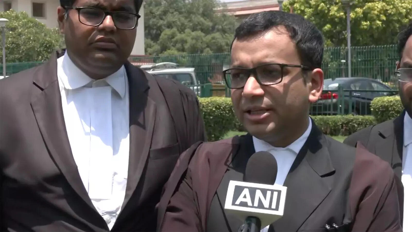 SC rules in favour of Delhi govt over control of civil servants