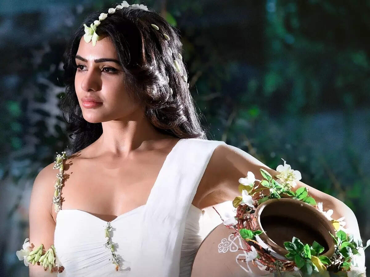 Rashmika Mandanna faces backlash for promoting non-veg in new ad ... Rashmika Mandanna faces backlash for promoting non-veg in new ad ...