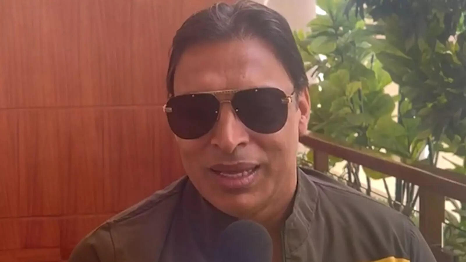 “Stay strong skipper…” Former Pakistan cricket legends condemn Imran ...
