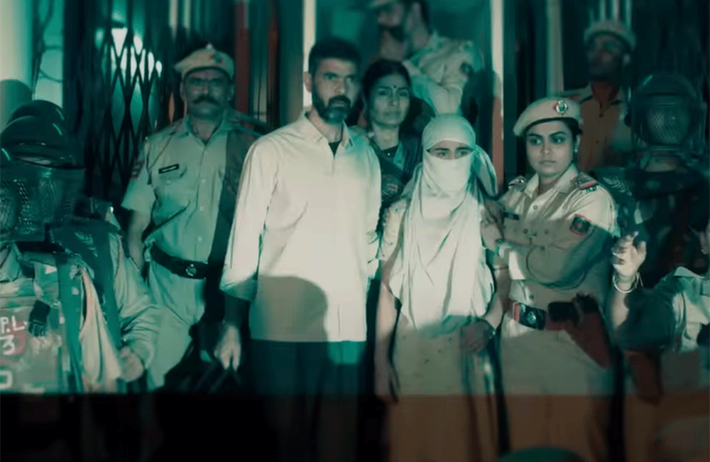 Sirf Ek Bandaa Kaafi Hai Review: Manoj Bajpayee is brillaint in this ...