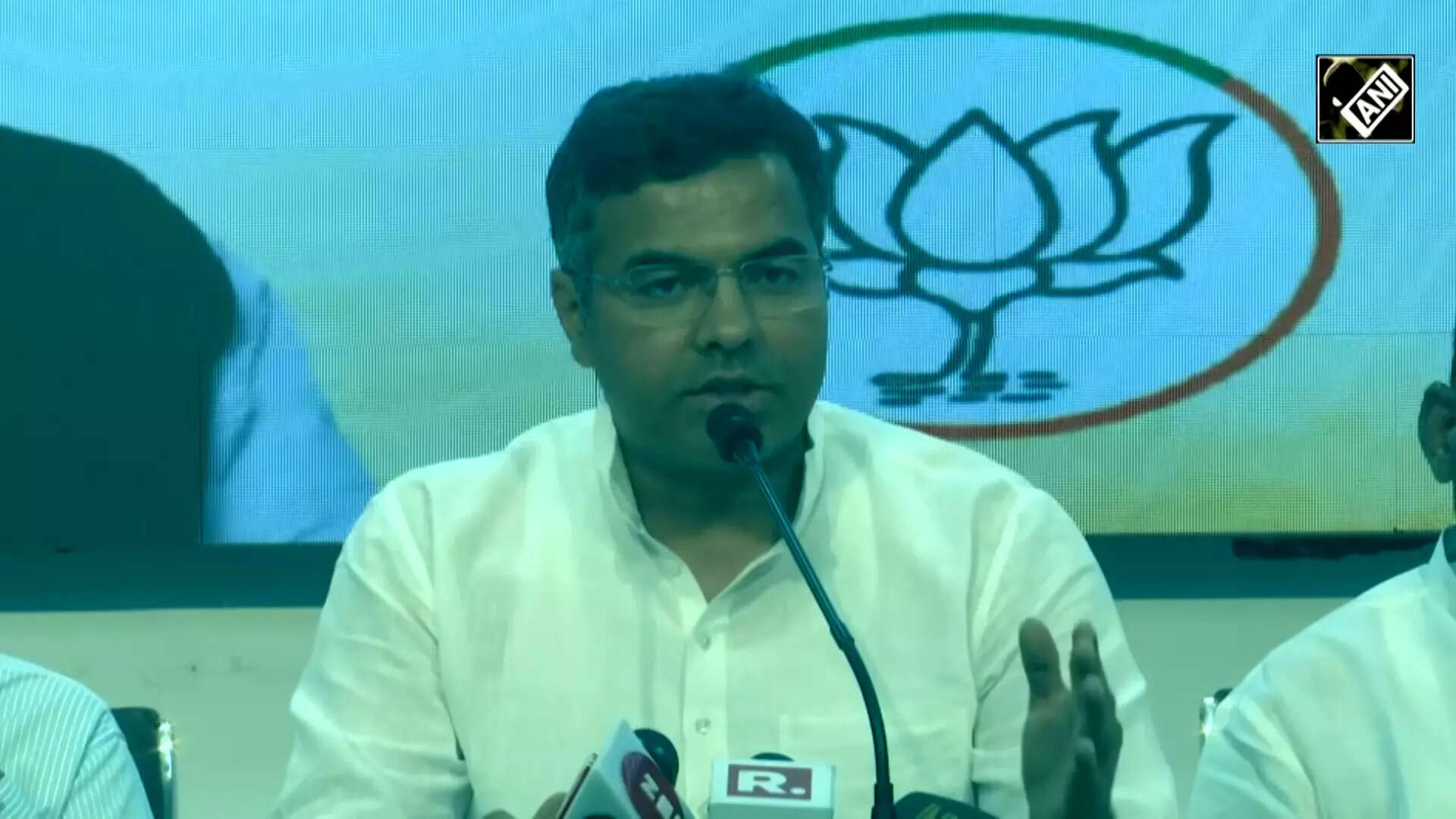 BJP leader Pravesh Verma attacked CM Arvind Kejriwal, surrounded on ...