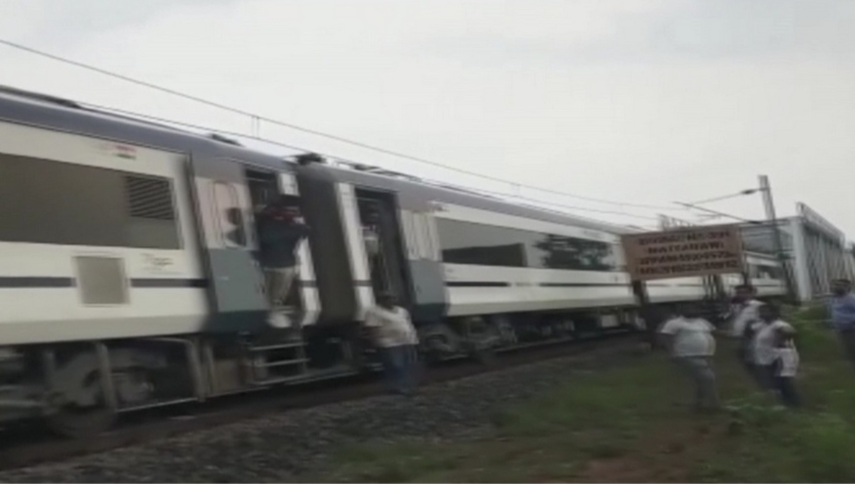 Puri-Howrah Vande Bharat Express halted due to thunderstorm and lightning