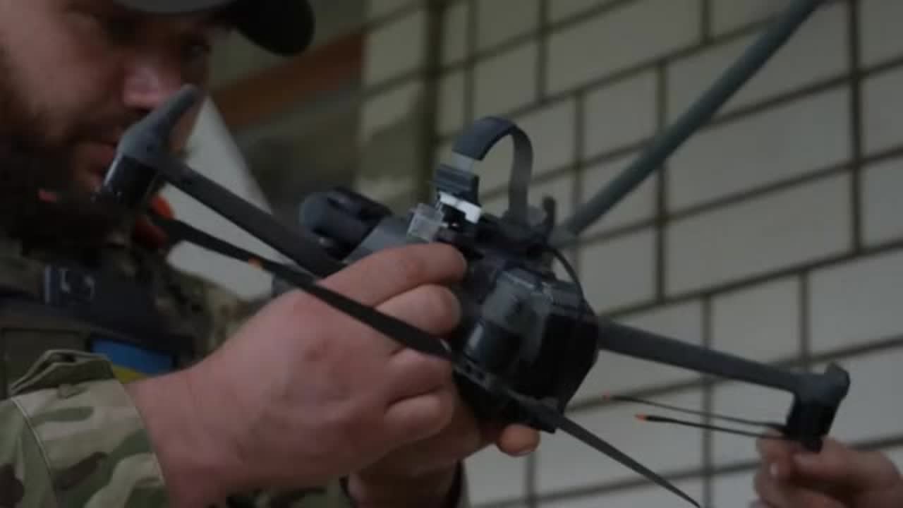 Ukrainian soldiers use improvised battle drones