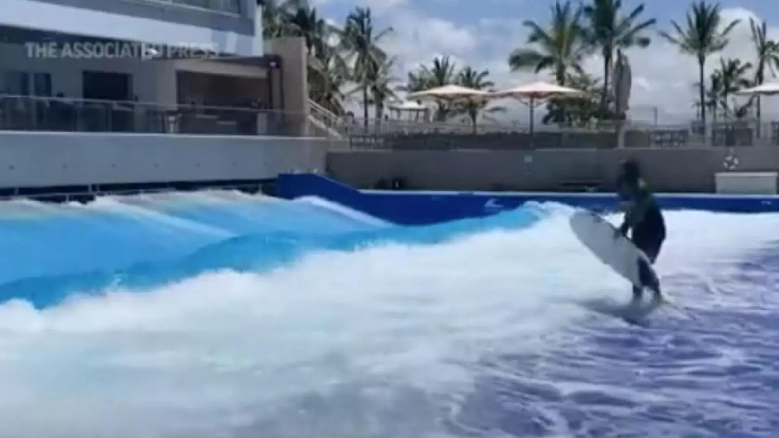 Surfing Pools Stir Divide Among Hawaiians