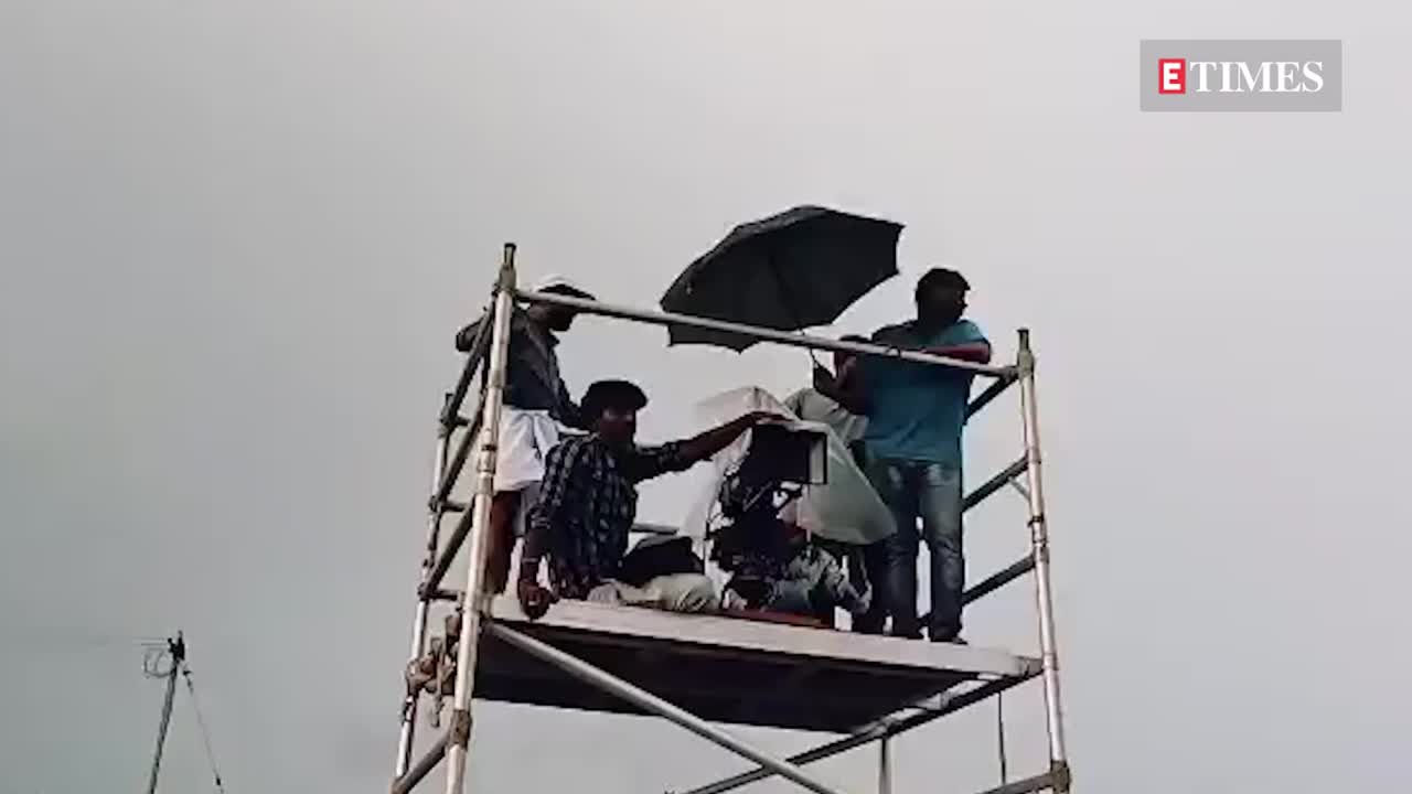 Manoj Bharathiraja's 'Margazhi Thingal' team escapes a dangerous ...