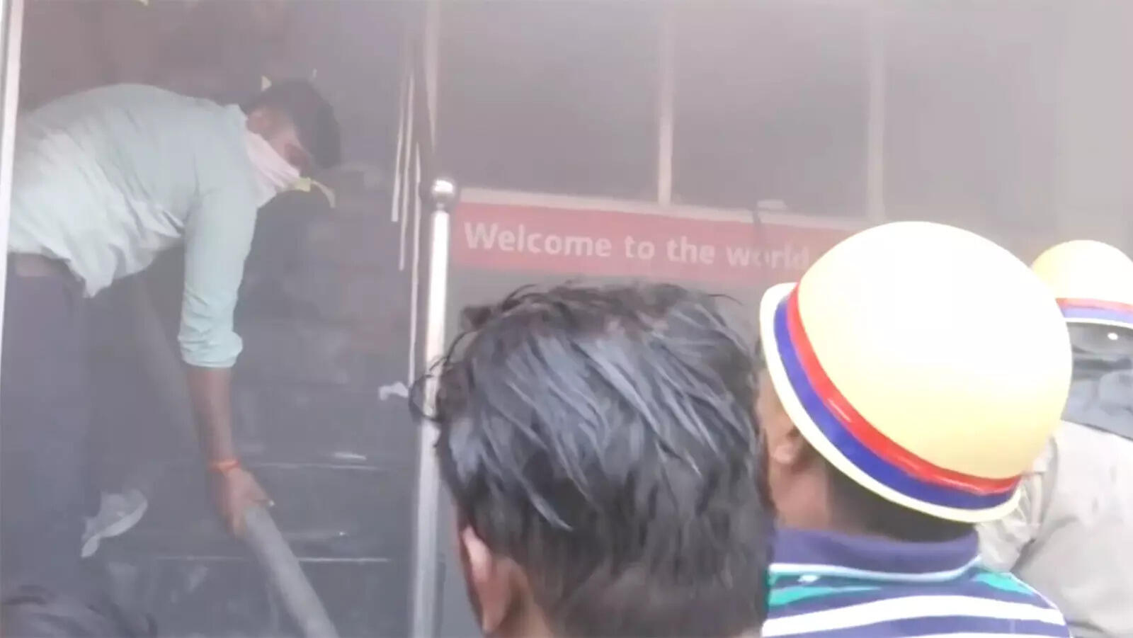 UP: Fire breaks at electronic shop in Gorakhpur, fire tenders reach spot