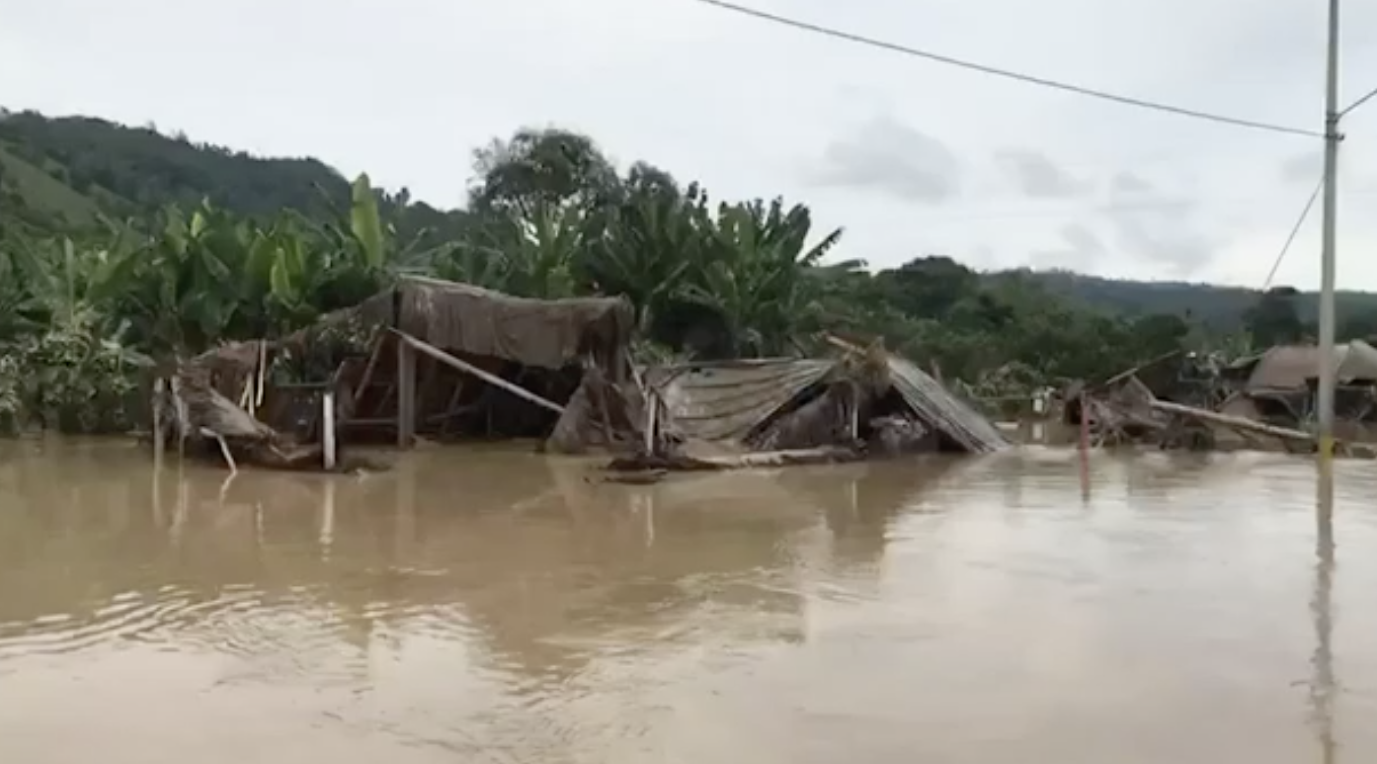 Heavy rains cause floods in Ecuador
