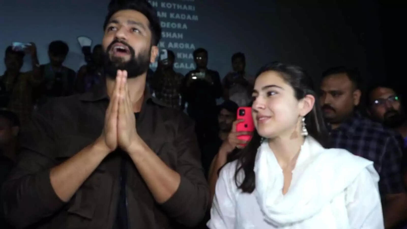 'Zara Hat Ke Zara Bach Ke': Vicky Kaushal-Sara Ali Khan visit theatre ...