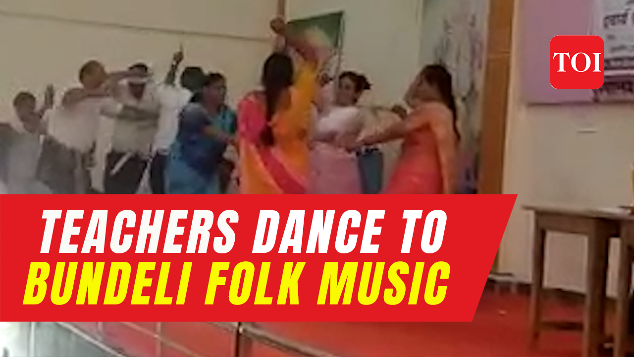 Video of MP teachers and students dancing to Bundeli folk song during ...