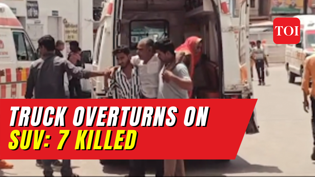 MP: Seven people died as a truck overturned on a SUV near Baram Baba Gram Panchayat in Sidhi