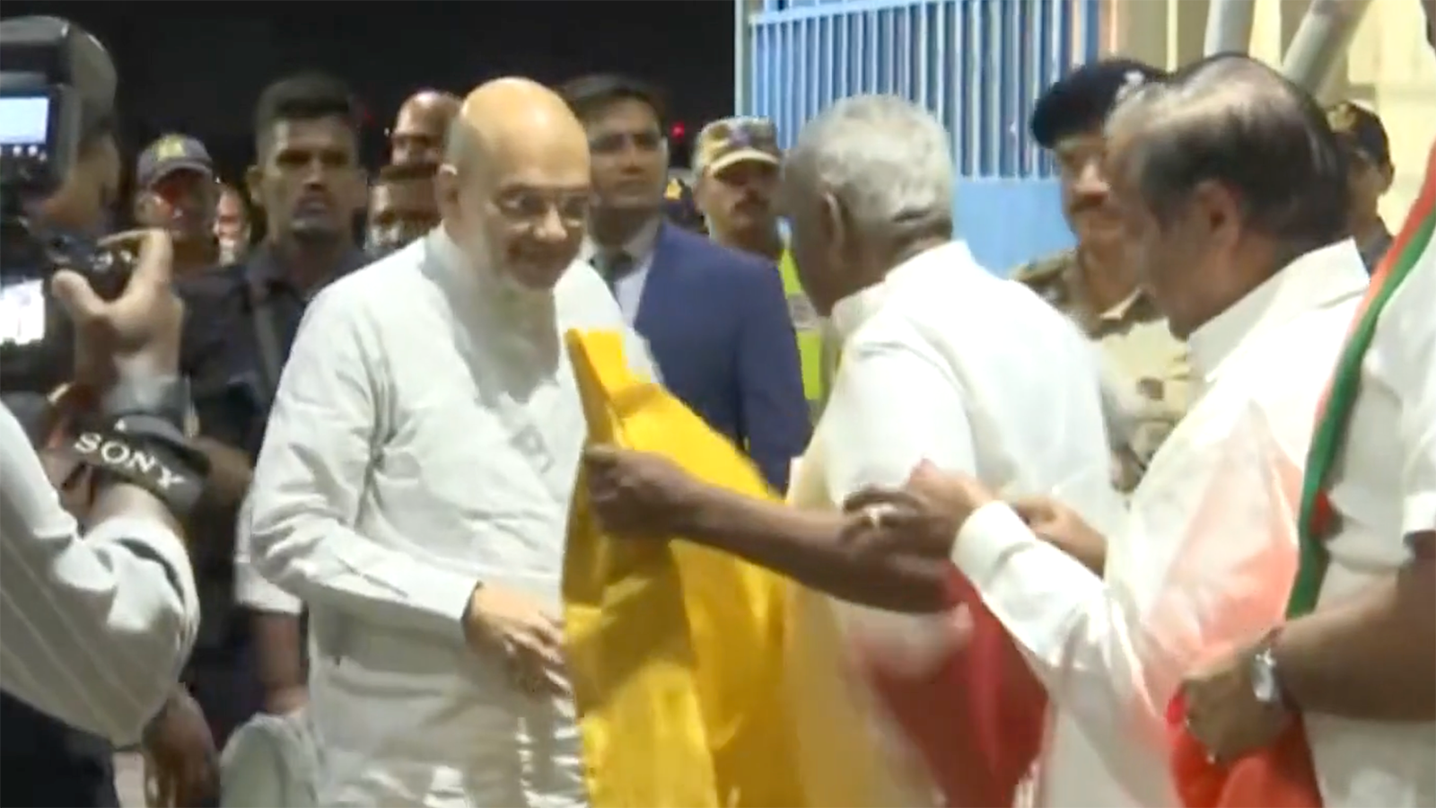 Tamil Nadu: HM Amit Shah arrive at Chennai Airport