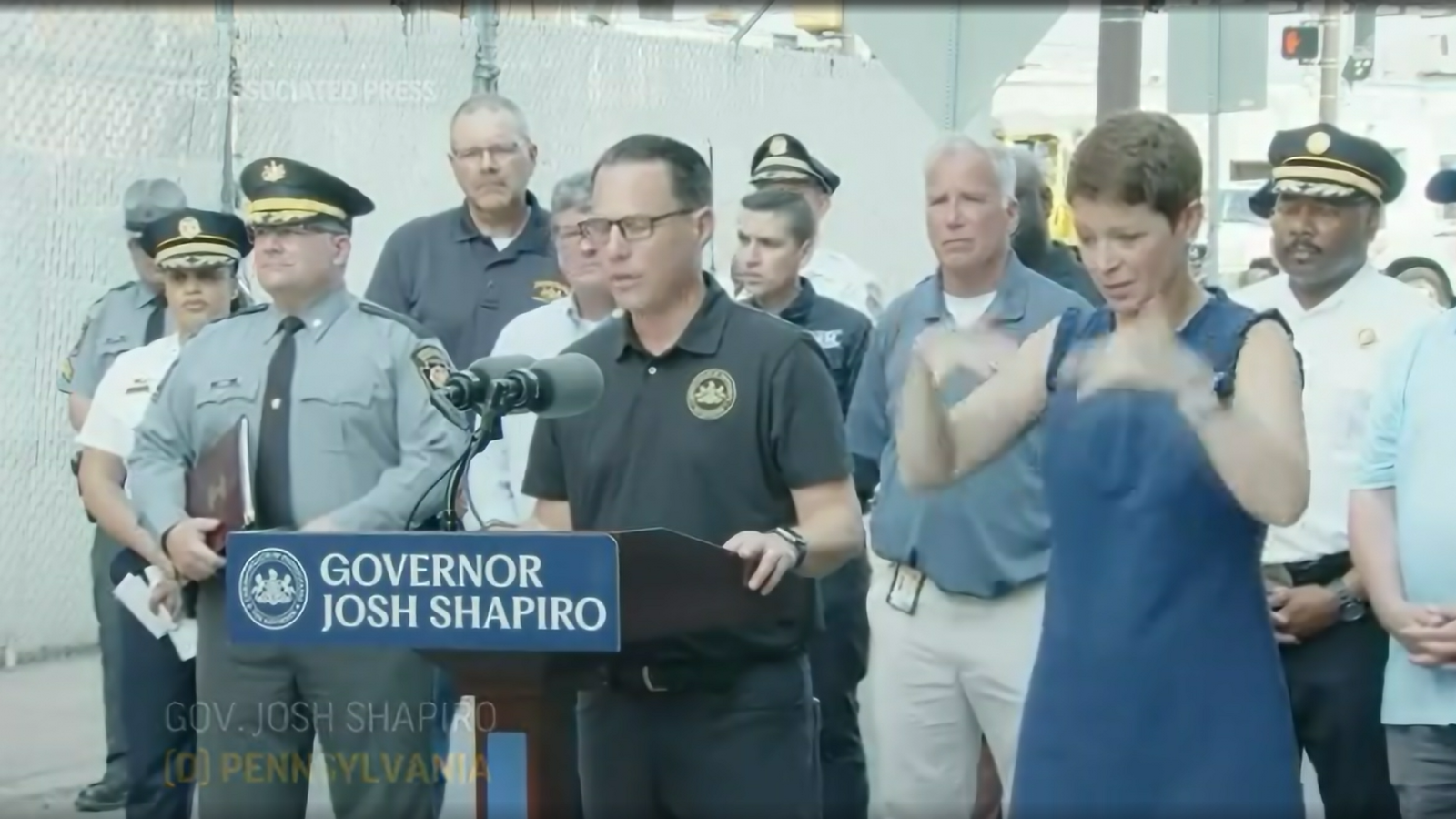 Philly section of heavily traveled I-95 collapses