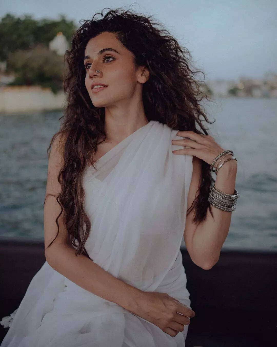 Taapsee Pannu unveils captivating pictures!