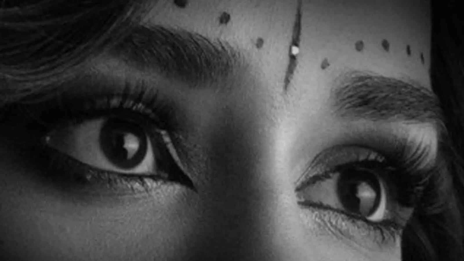 VIRAL ALERT! Disha Patani wears old school BINDI in the first look from ...