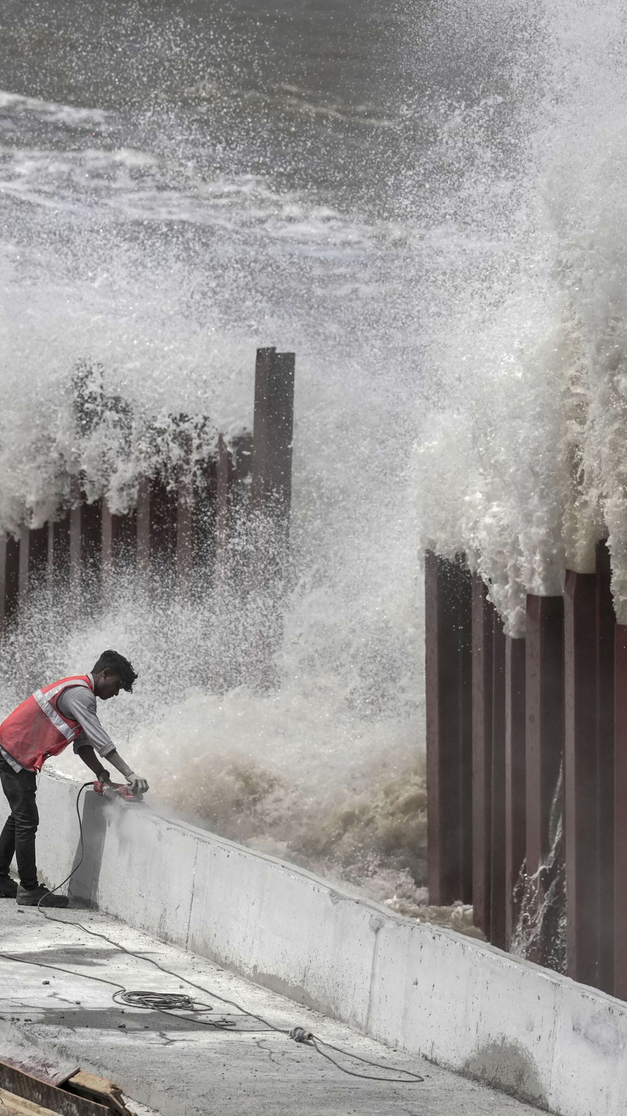 Images Of Cyclone In India 800,000 Evacuated As Powerful Cyclone Hits