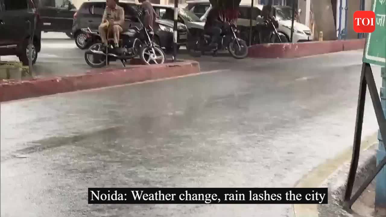 Noida: Weather change, rain lashes the city