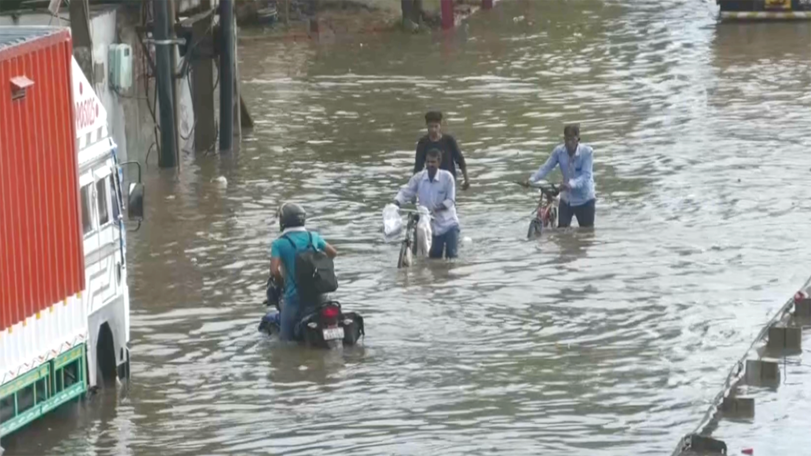 Haryana: Gurugram sinks under water after heavy rainfall, faces waterlogging, traffic snarls