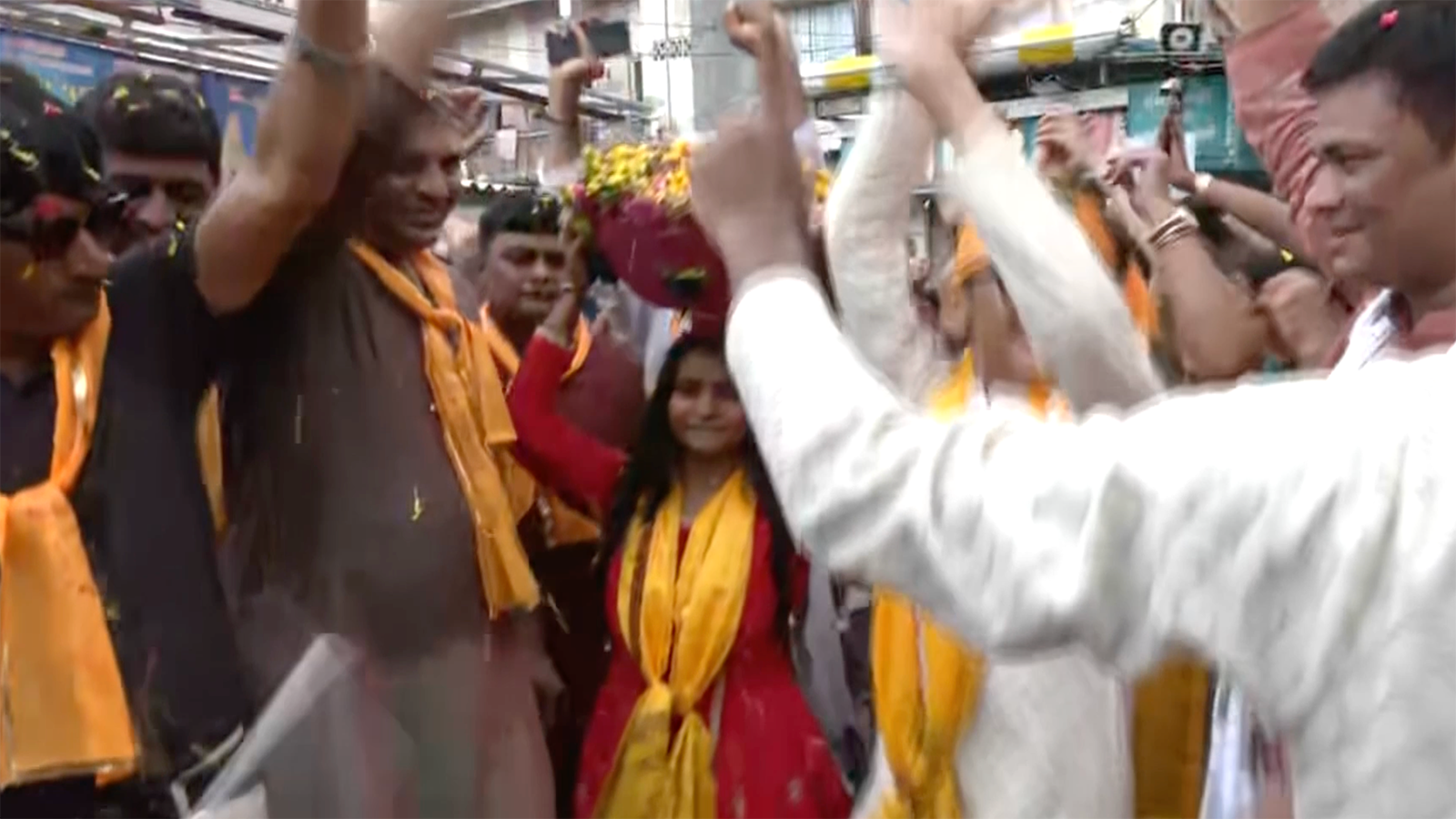 Gujarat: Devotees throng to Dwarkadhish temple to perform ‘Dhwaj Pooja’