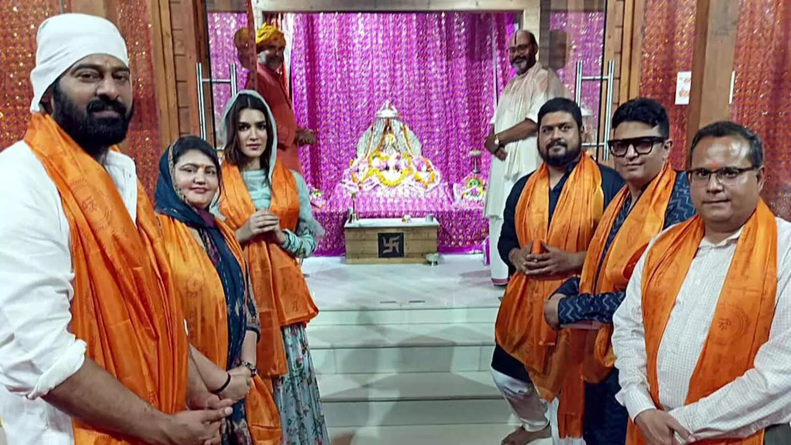 'Adipurush' controversy: Vikram Mastal, Swami Chakrapani hit out at the ...