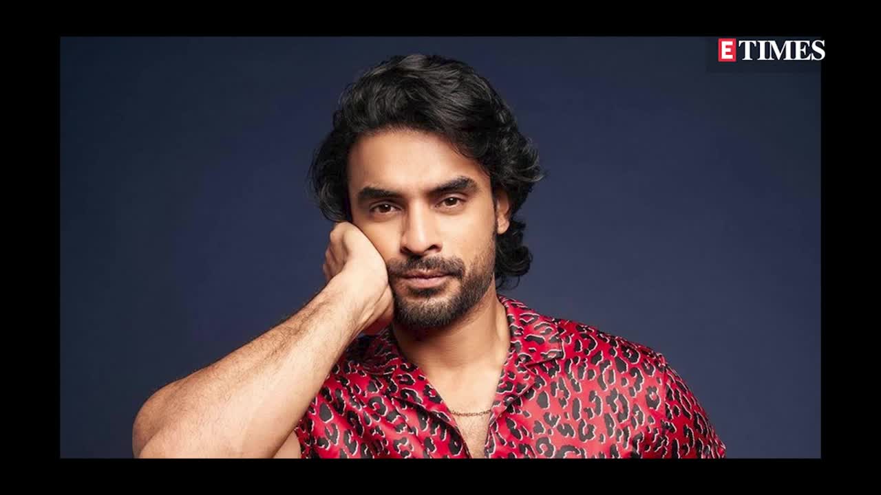 Tovino Thomas wishes fans on World Reading Day