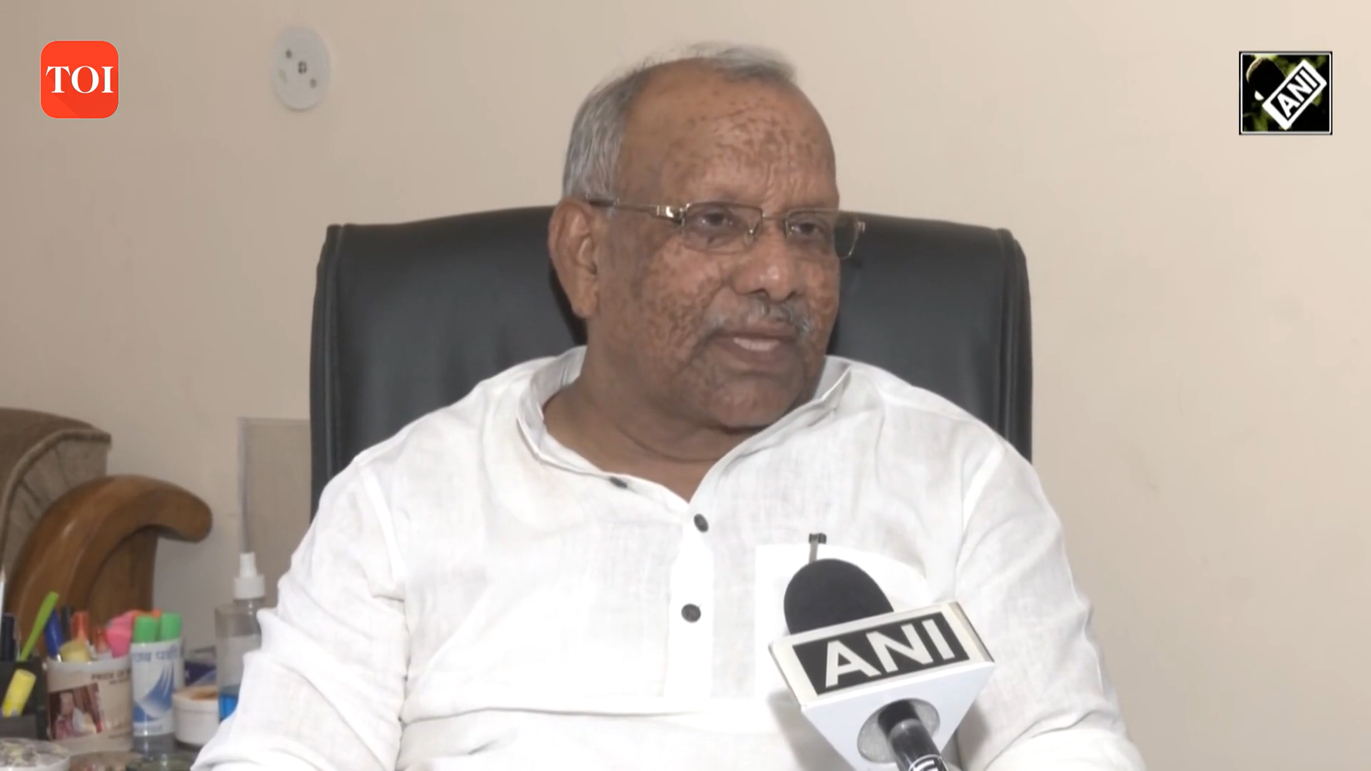 Lalu Prasad has tricked Nitish Kumar, he wants Tejashwi Yadav to be PM: Tarkishore Prasad