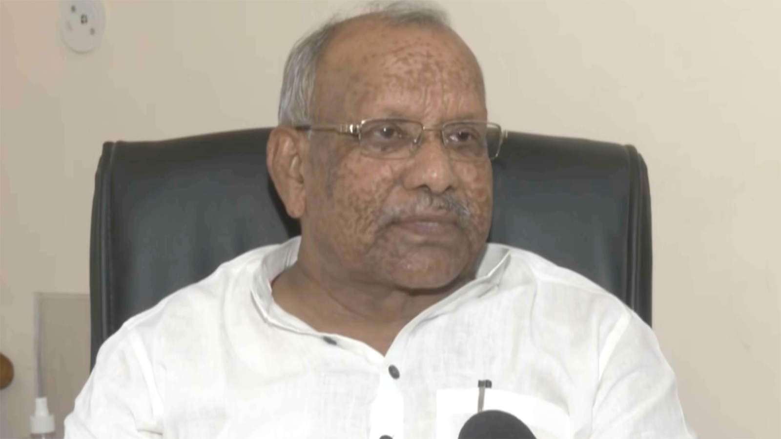 Lalu Prasad has tricked Nitish Kumar, he wants Tejashwi Yadav to be PM: Tarkishore Prasad