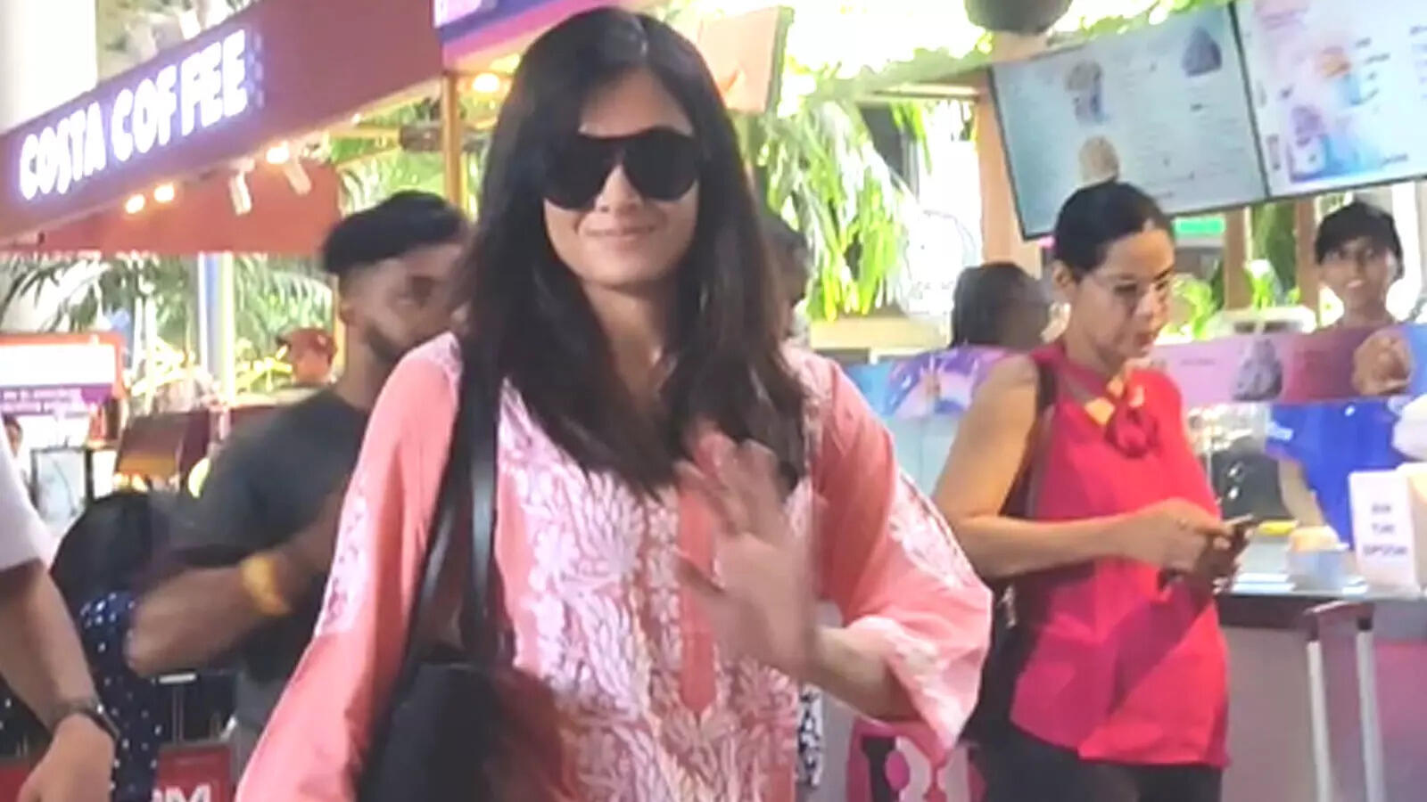 ‘Hi Lilly’: Rashmika Mandanna is completely unrecognisable in her new ...