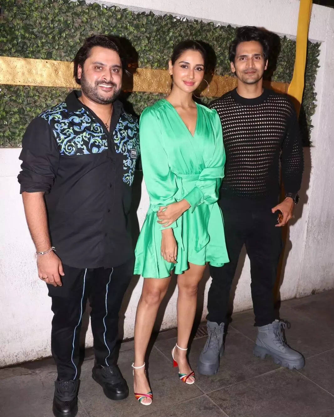 Nikita Dutta celebrates the wraps up party of her Marathi film 'Gharat ...