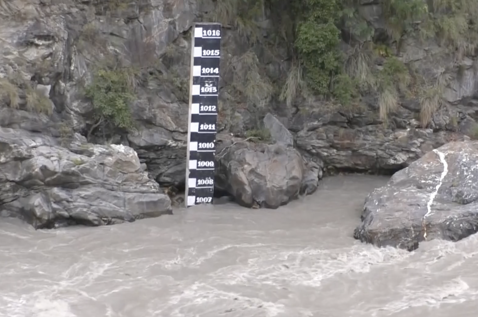 Water level rises in River Sutlej in HP’s Shimla; Authorities urge locals, tourists to stay away ...